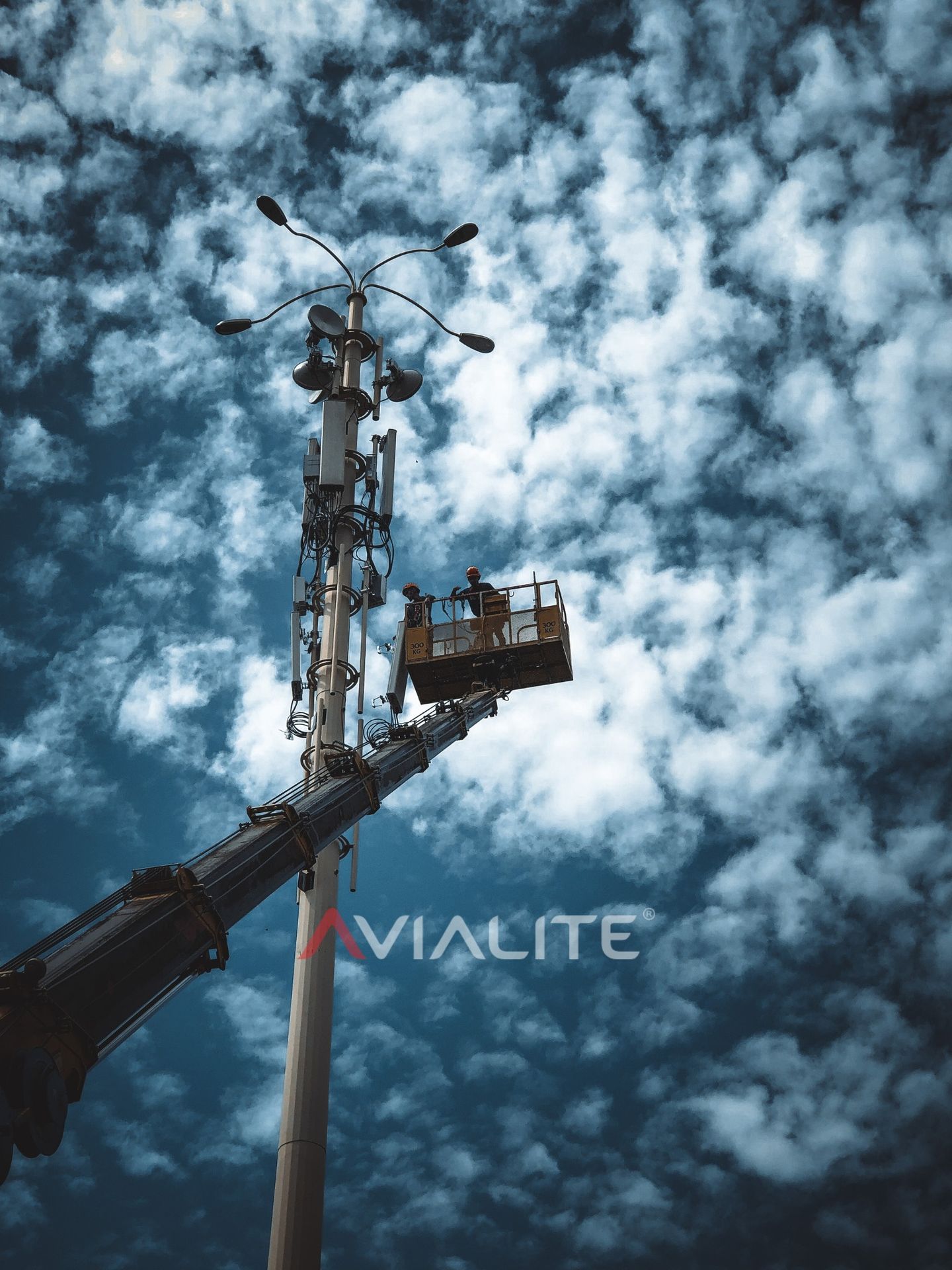 5G Tower Obstruction Light Installation | Avialite